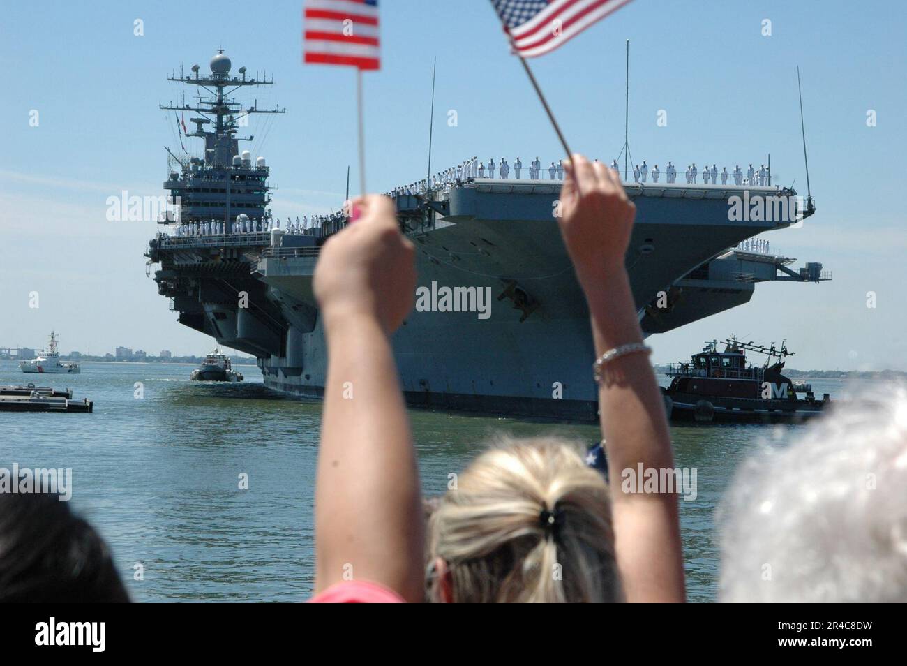 US Navy Families and friends greet Sailors aboard USS George Washington ...