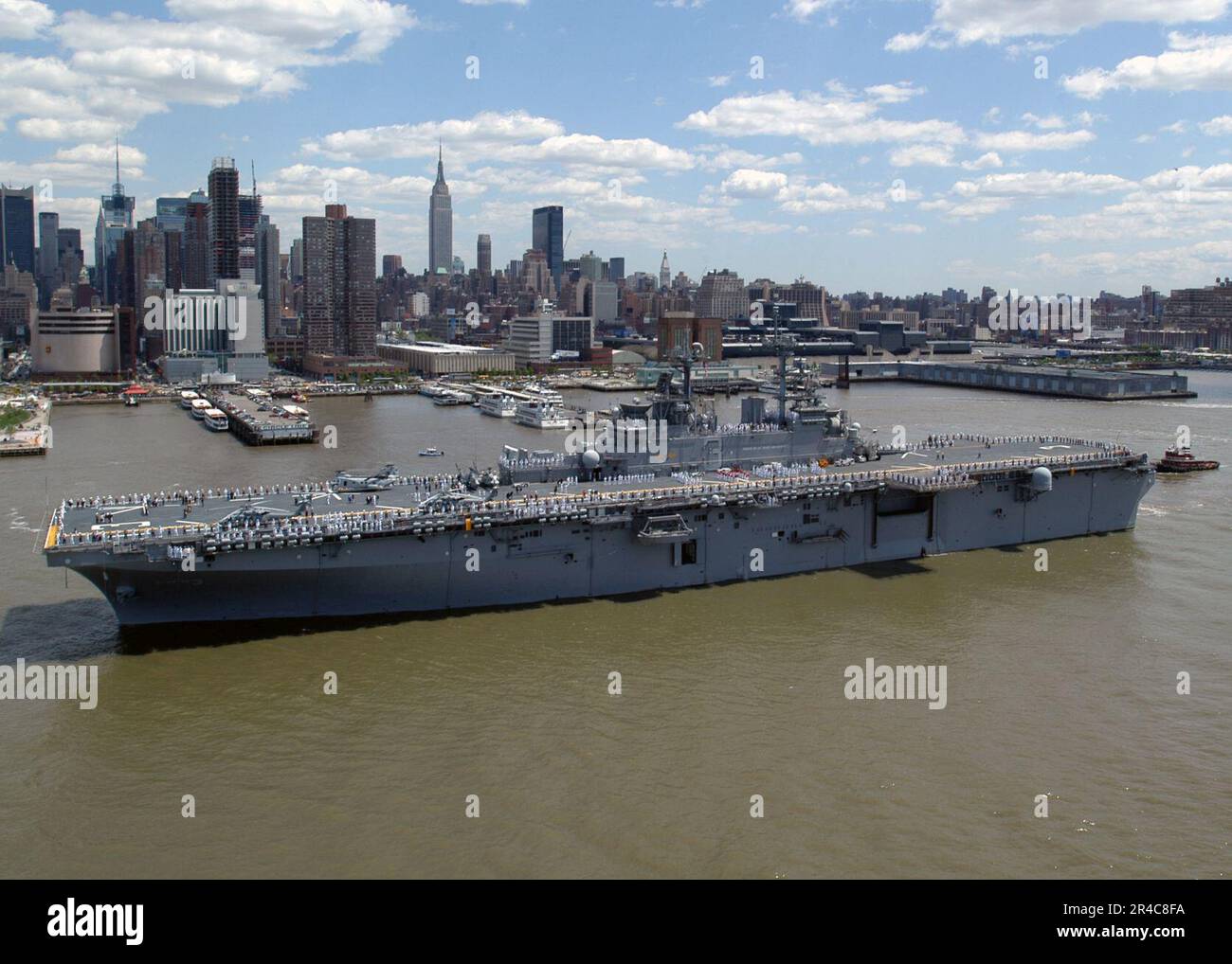US Navy Sailors spell out the message I Love New York on the flight ...