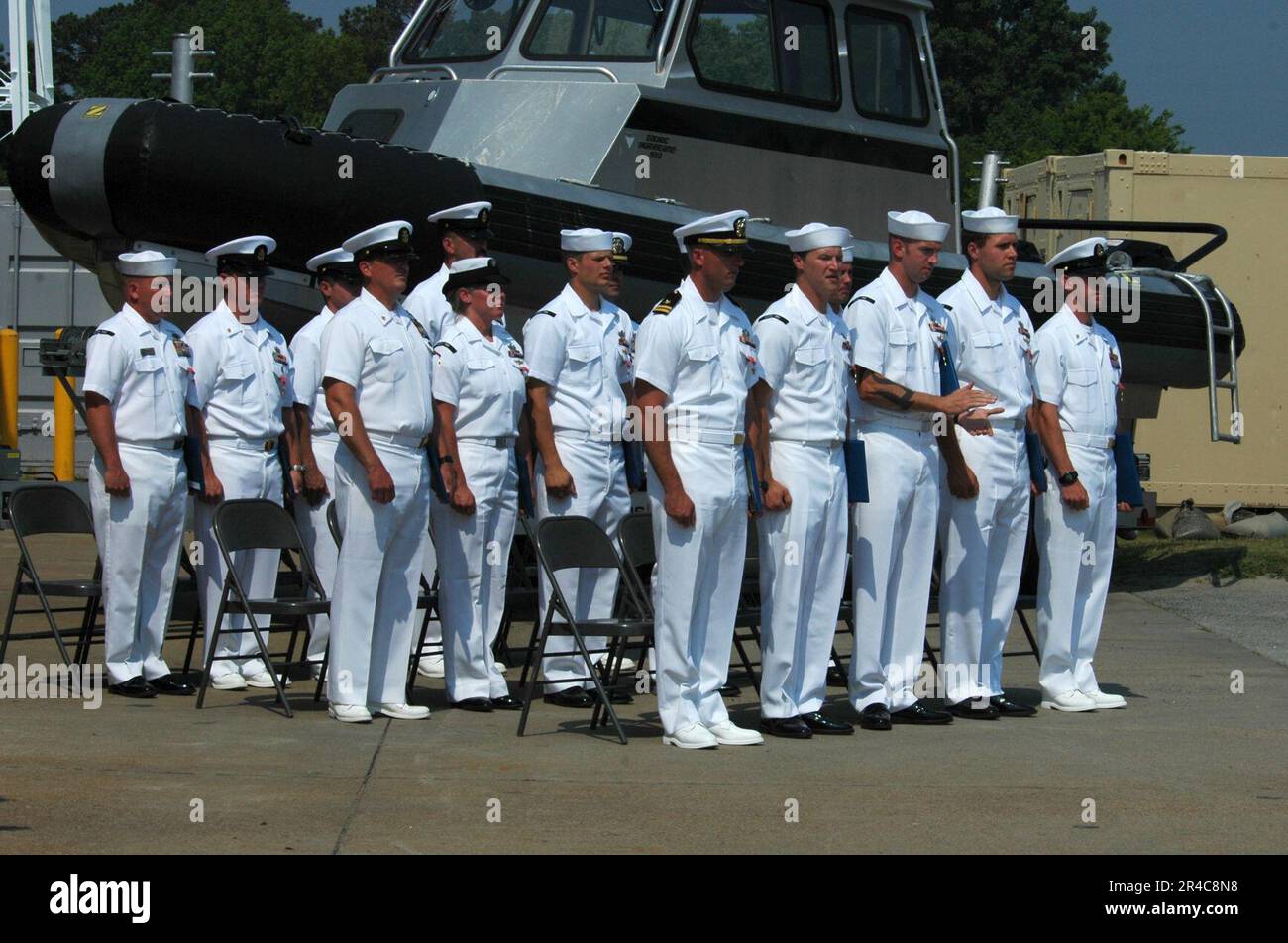 US Navy Members of the Explosive Ordnance Disposal Mobile Unit (EODMU ...