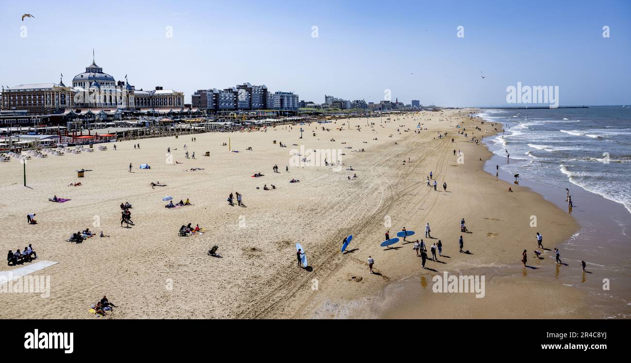 SCHEVENINGEN - Bathers on the beach of Scheveningen, during the dry and ...