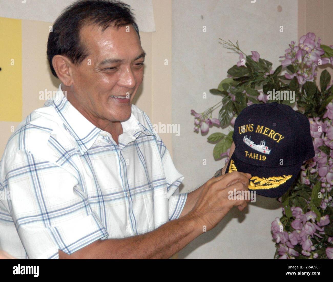 US Navy The Honorable Mayor of Zamboanga, Celso Lobregat, receives a ...