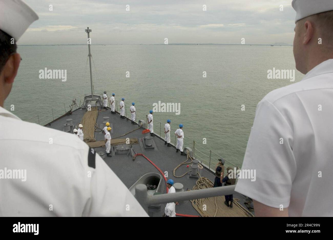 US Navy Sailors man the rails of amphibious dock landing ship USS ...