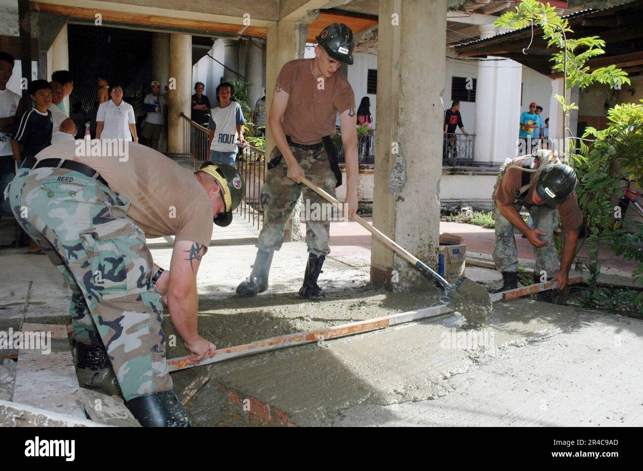 US Navy U.S. Navy Seabees from Naval Mobile Construction Battalion Four ...