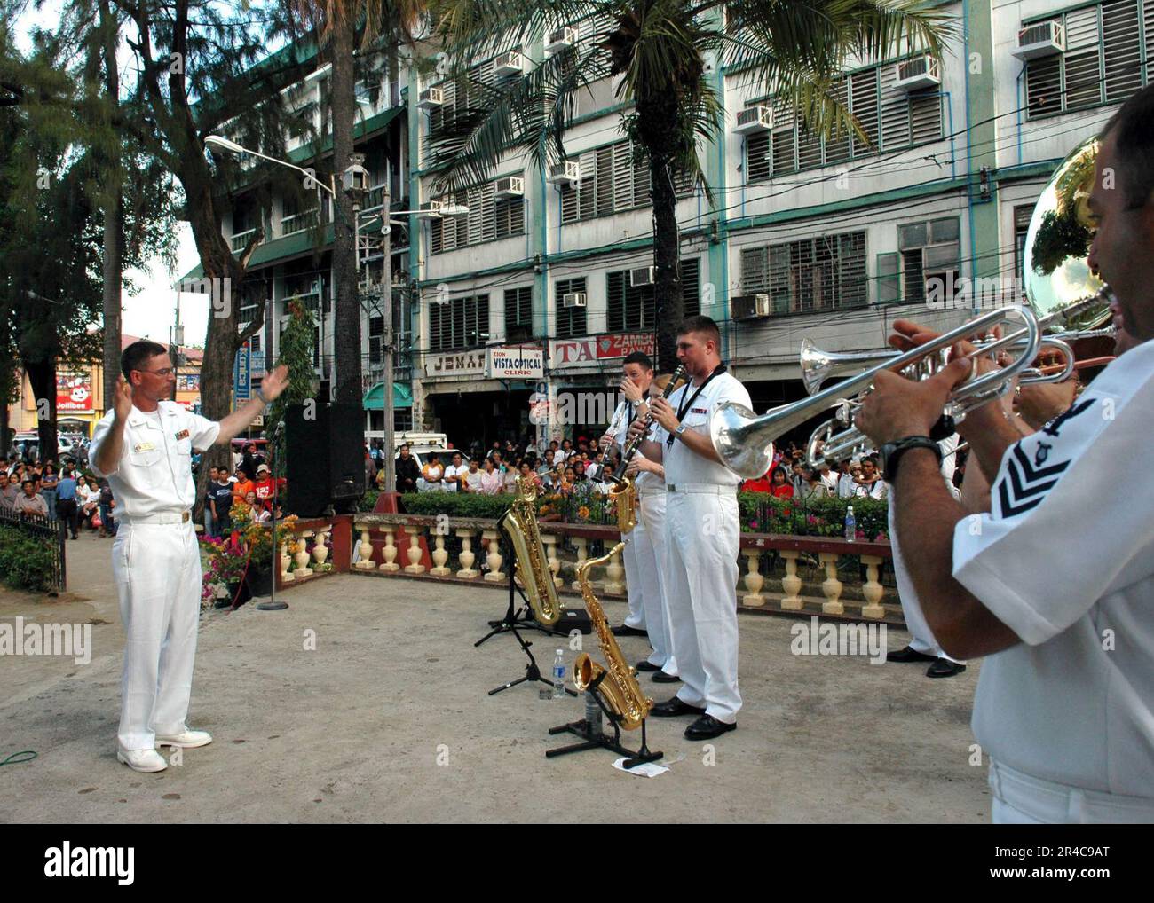 US Navy U.S. Navy Chief Petty Officer directs the U.S. Navy Show Band ...