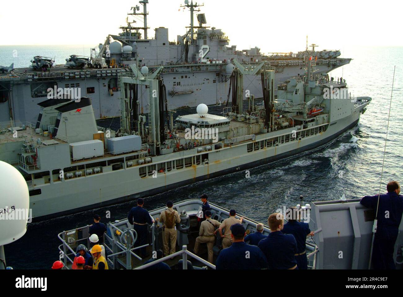 US Navy The amphibious dock landing ship USS Harpers Ferry (LSD 49 ...