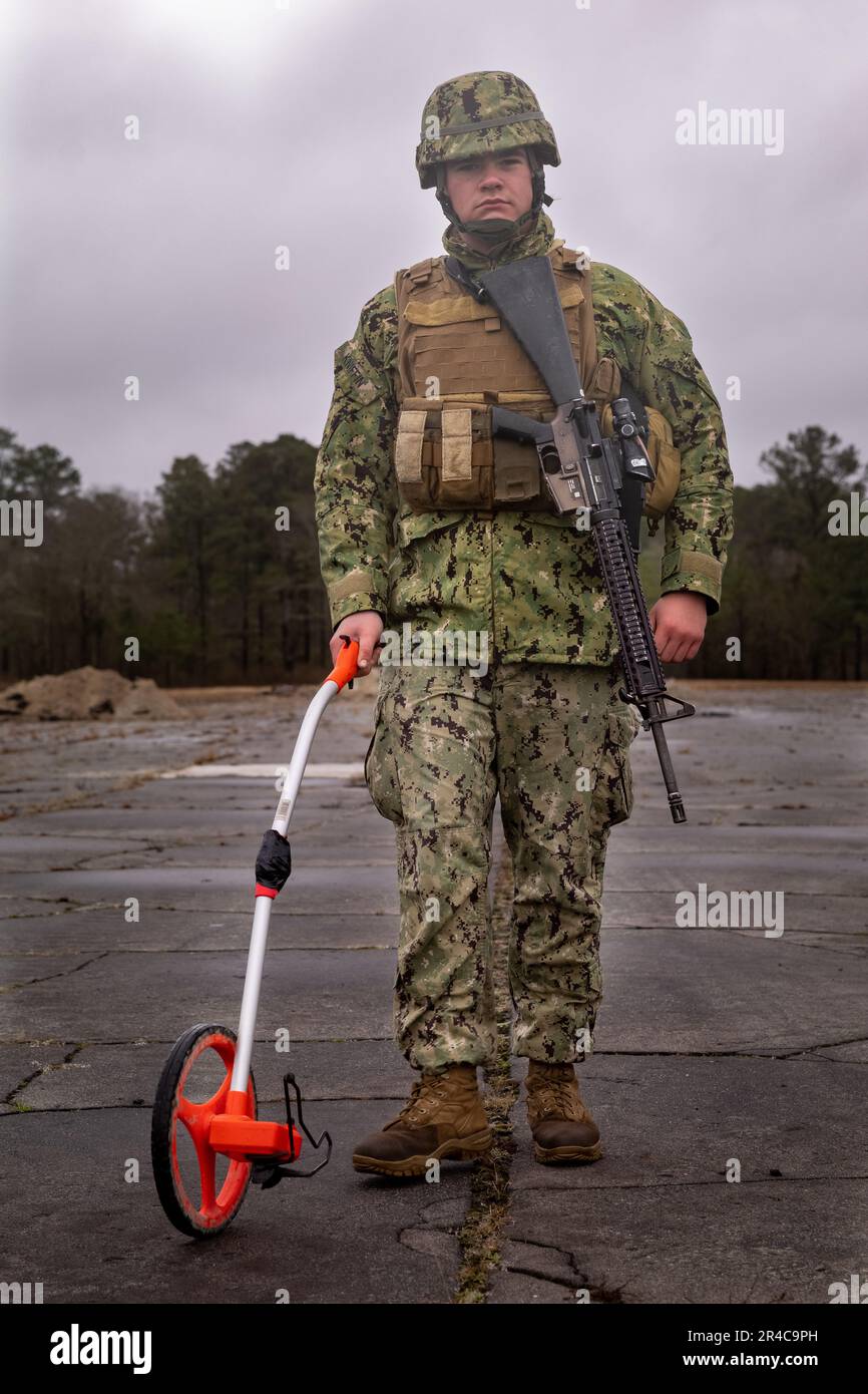 U.S. Navy Utilities Constructionman Apprentice Dennis Kniffin, an ...