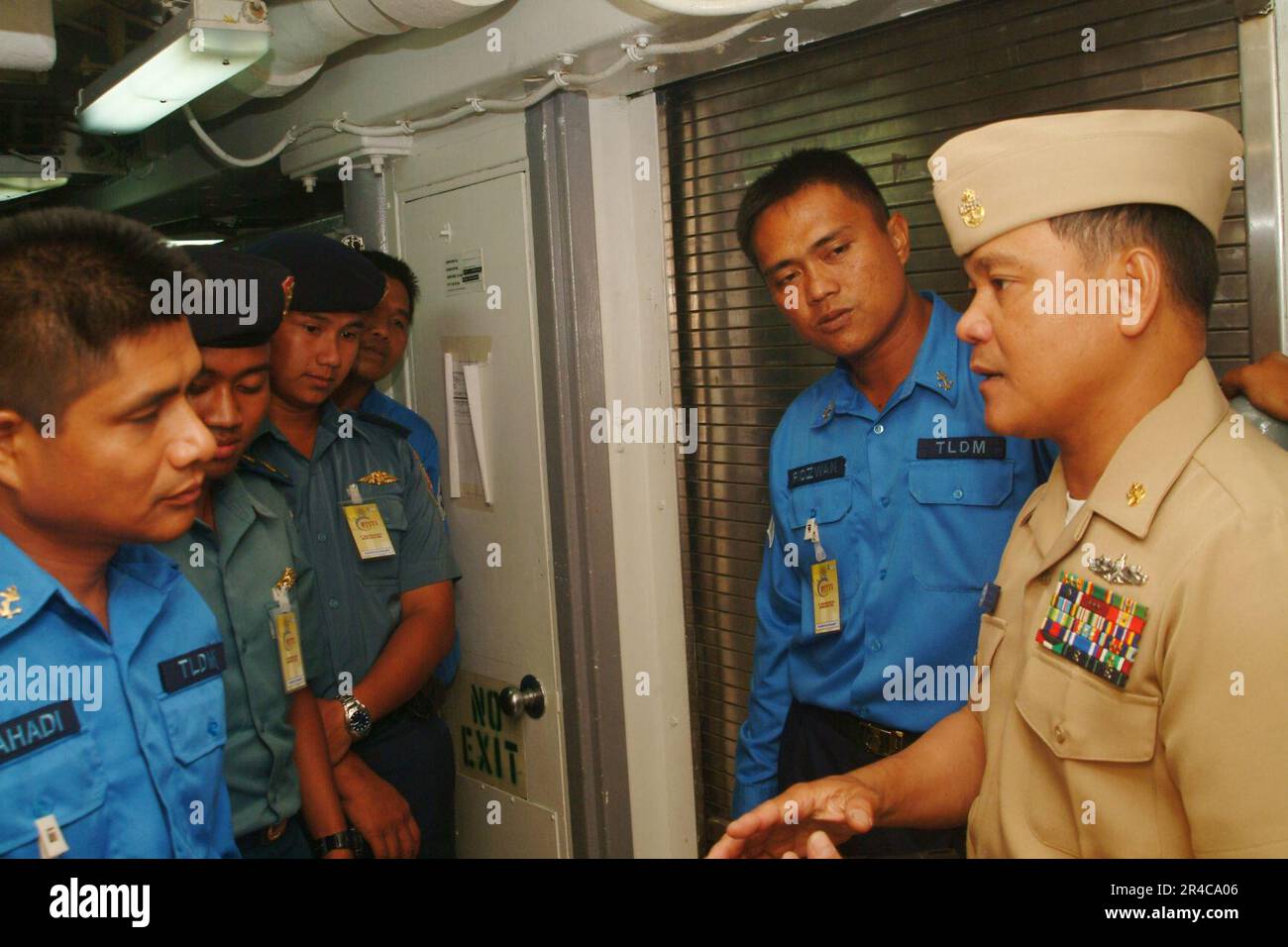 US Navy Chief Electrician's Mate assigned to the Avenger-class Mine ...