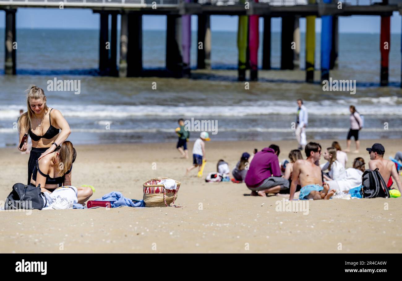 SCHEVENINGEN - Bathers on the beach of Scheveningen, during the dry and ...