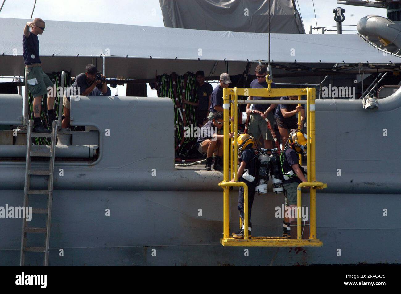 US Navy 1st Sgt. from the Republic of Singapore Navy (RSN) and ...