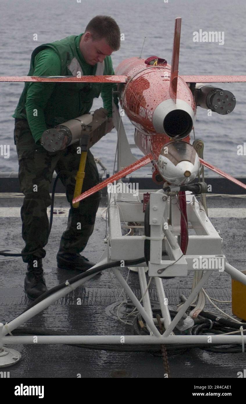 US Navy Machinery Repairman 2nd Class assigned to Commander Fleet ...