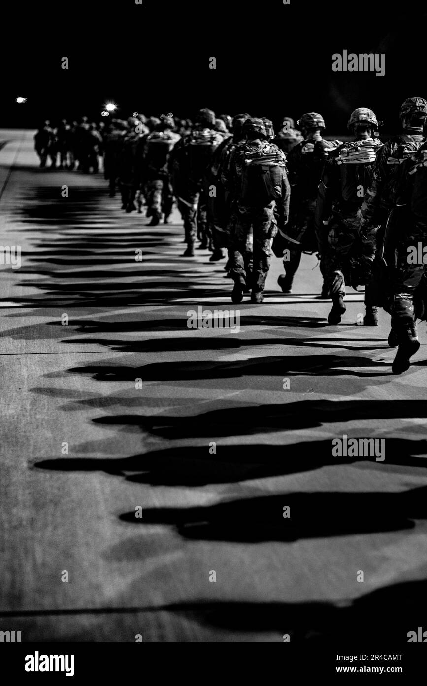 Paratroopers of the 2nd Brigade Combat Team, 82nd Airborne Division ...