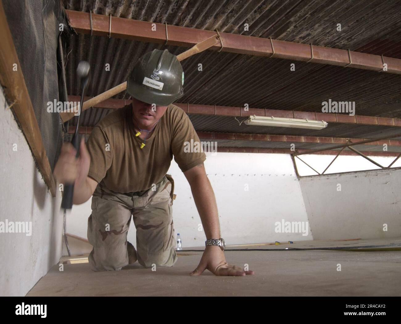 US Navy U.S. Navy Utilitiesman 2nd Class assigned to Naval Mobile ...