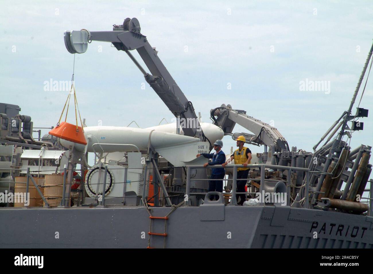 US Navy Sailors assigned to the mine warfare ship USS Patriot (MCM 7 ...