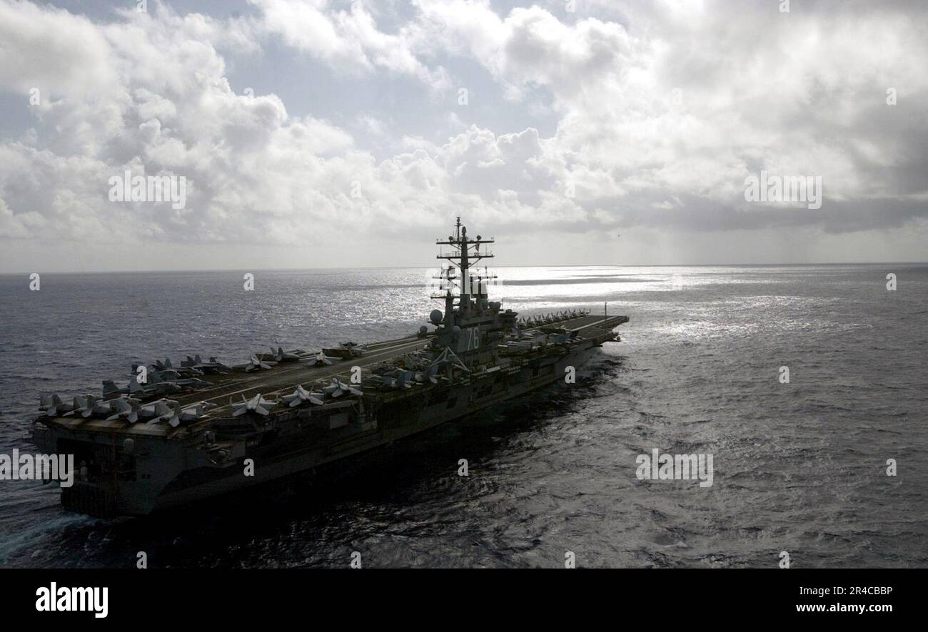 US Navy The Nimitz-class aircraft carrier USS Ronald Reagan (CVN 76 ...