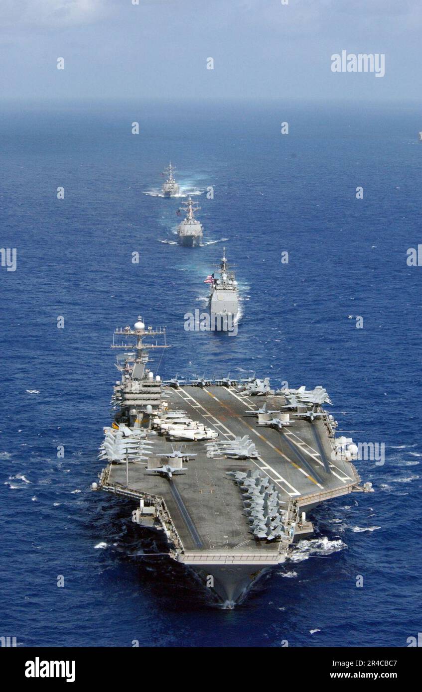 US Navy Nimitz-class aircraft carrier USS Abraham Lincoln (CVN 72 ...