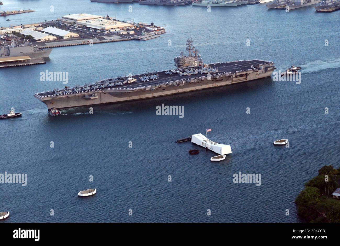 US Navy The Nimitz-class aircraft carrier USS Ronald Reagan (CVN 76 ...