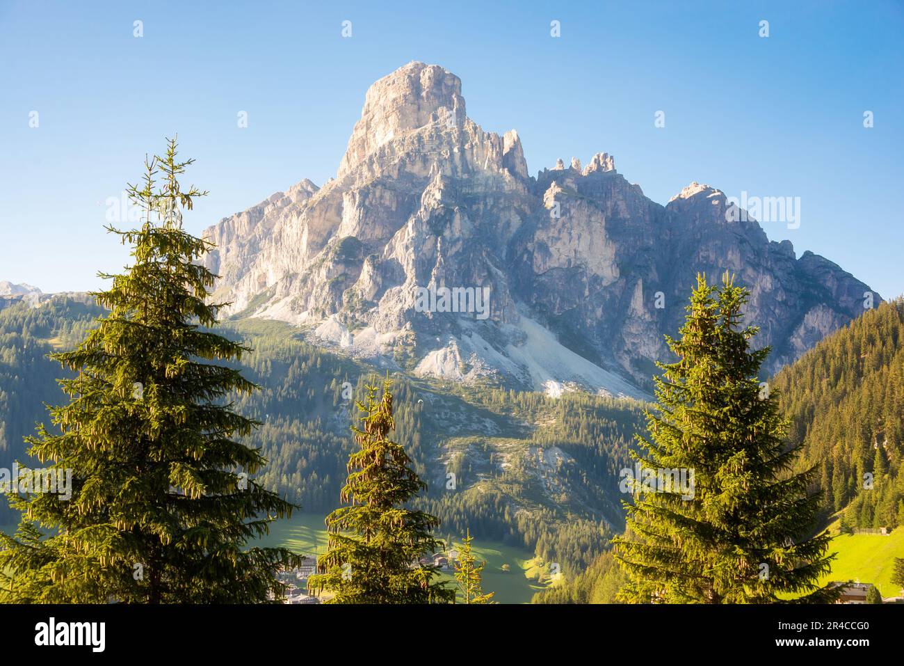 Dolomite alps in northern Italy, beautiful mountain landscape Stock ...
