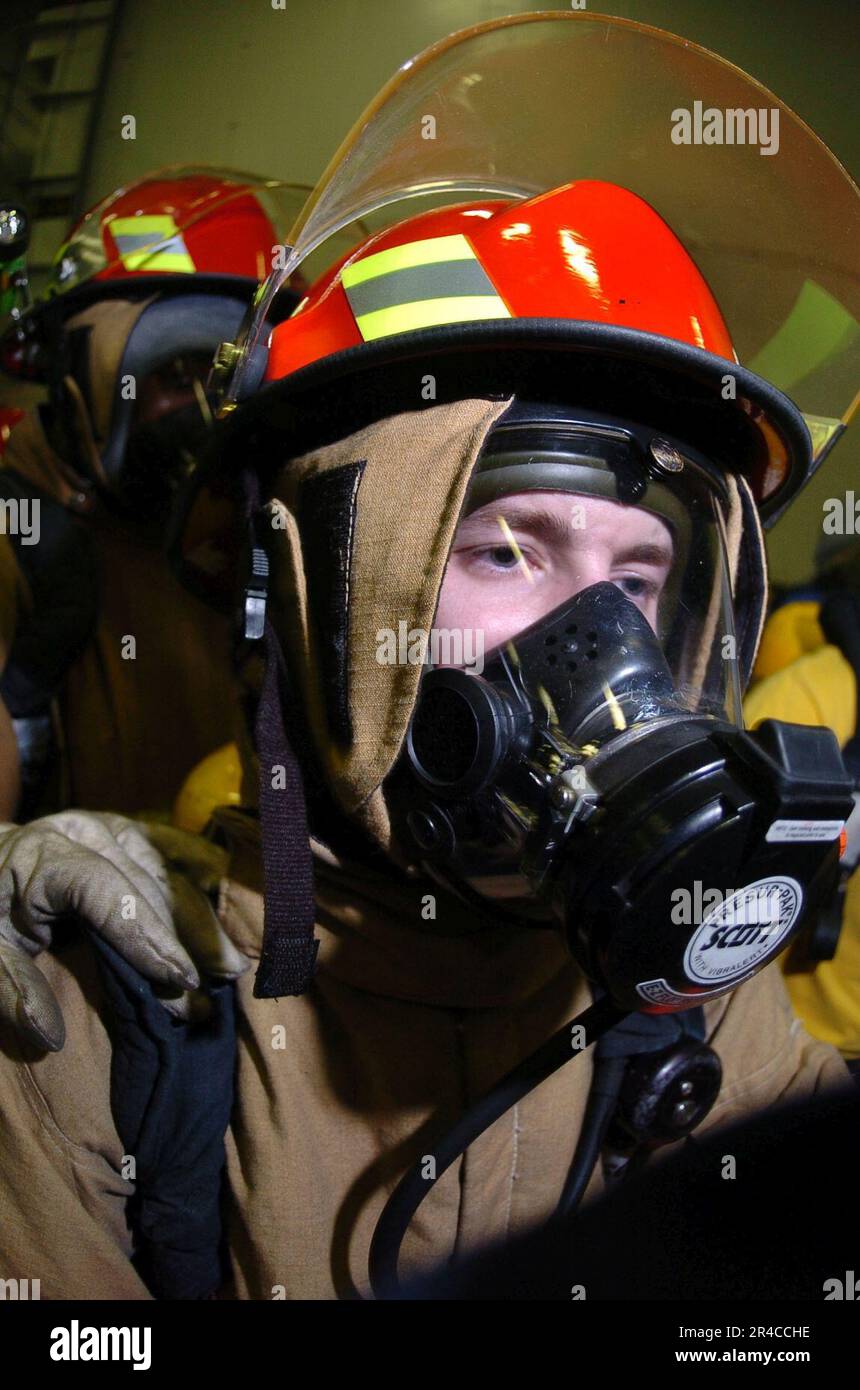 Us navy mass communication specialist hi-res stock photography and ...