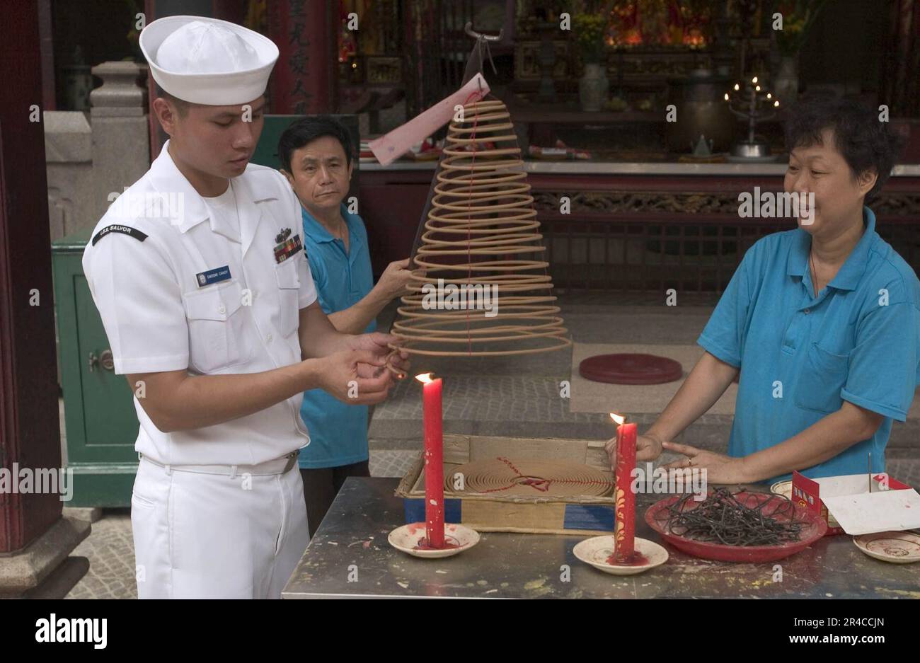 US Navy Electrician's Mate 2nd Class assigned to the rescue and salvage ...