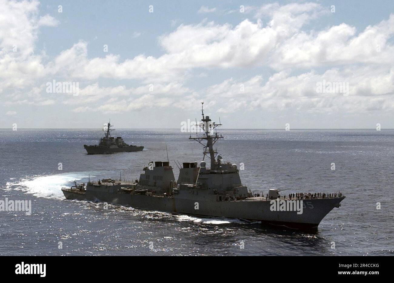 US Navy The guided-missile destroyer USS McCampbell (DDG 85) makes a ...