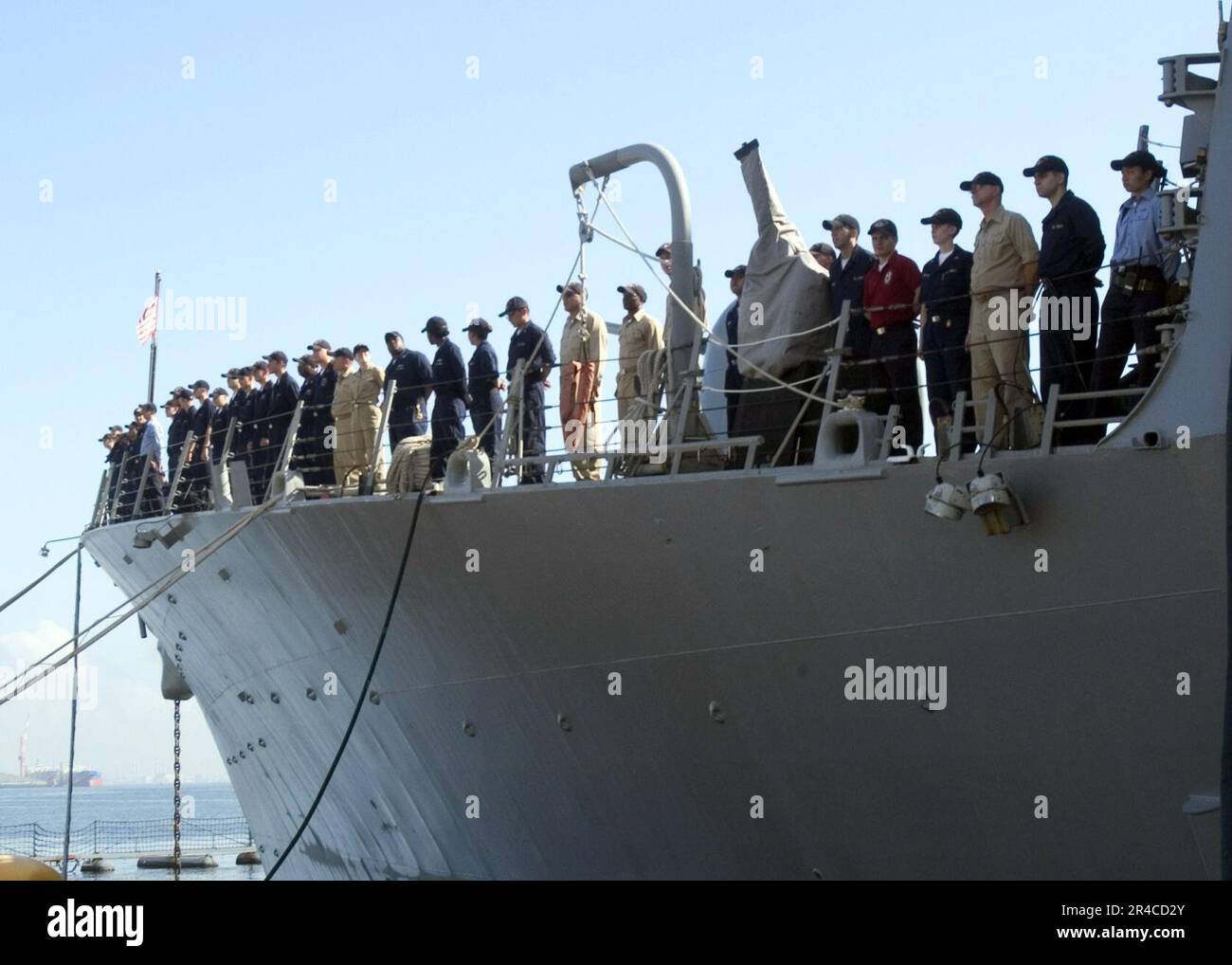 US Navy Sailors aboard the guided missile destroyer USS Fitzgerald (DDG ...