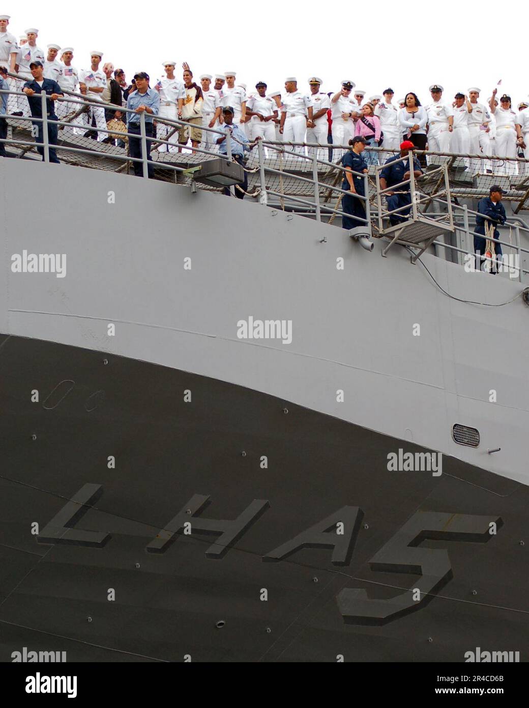 US Navy Sailors man the rails as the amphibious assault ship USS Peleliu (LHA 5), return to its ...