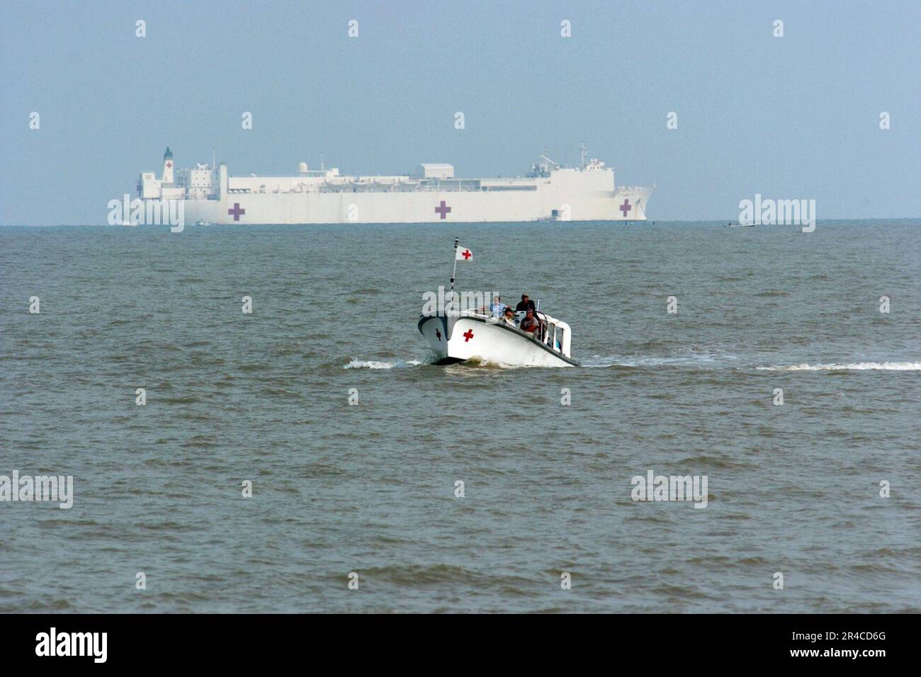 US Navy The Military Sealift Command (MSC) hospital ship USNS Mercy (T ...