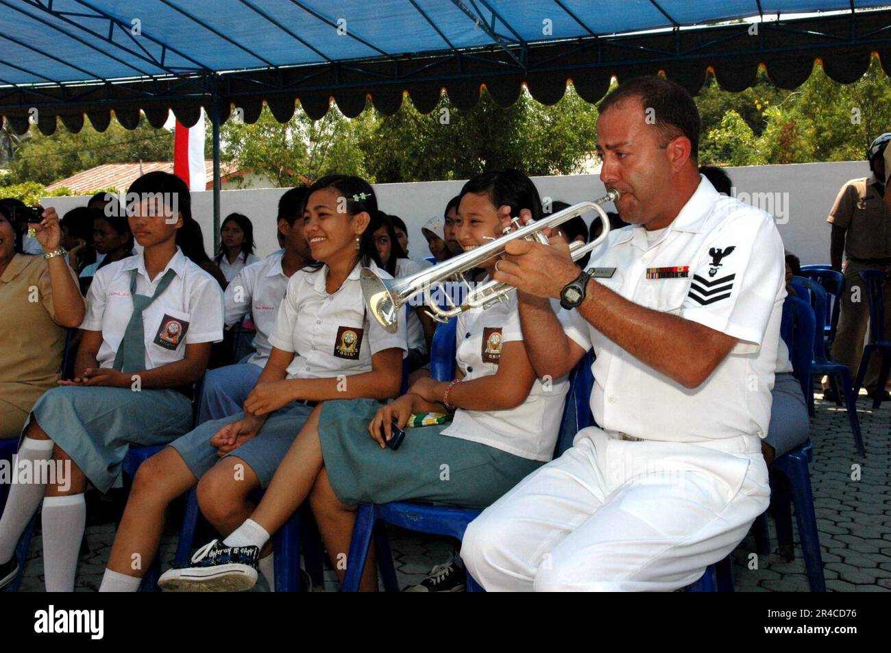 US Navy Navy Musician 1st Class a member of the U.S. Navy Show Band ...