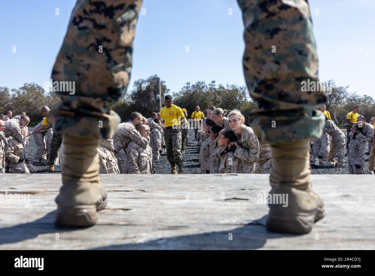 U.S. Marine Corps recruits with Echo Company, 2nd Recruit Training ...