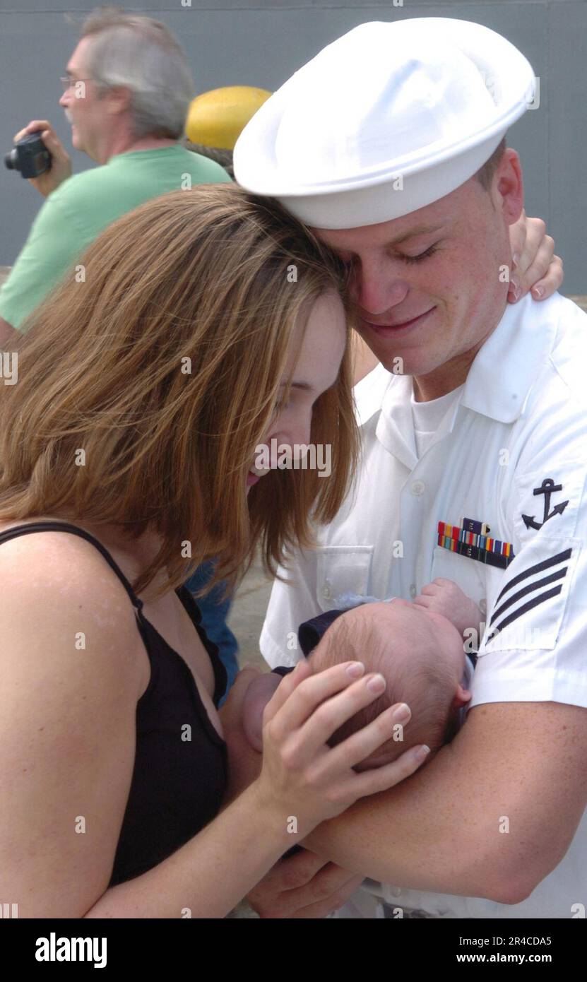 US Navy Seaman assigned to the amphibious assault ship USS Peleliu (LHA ...