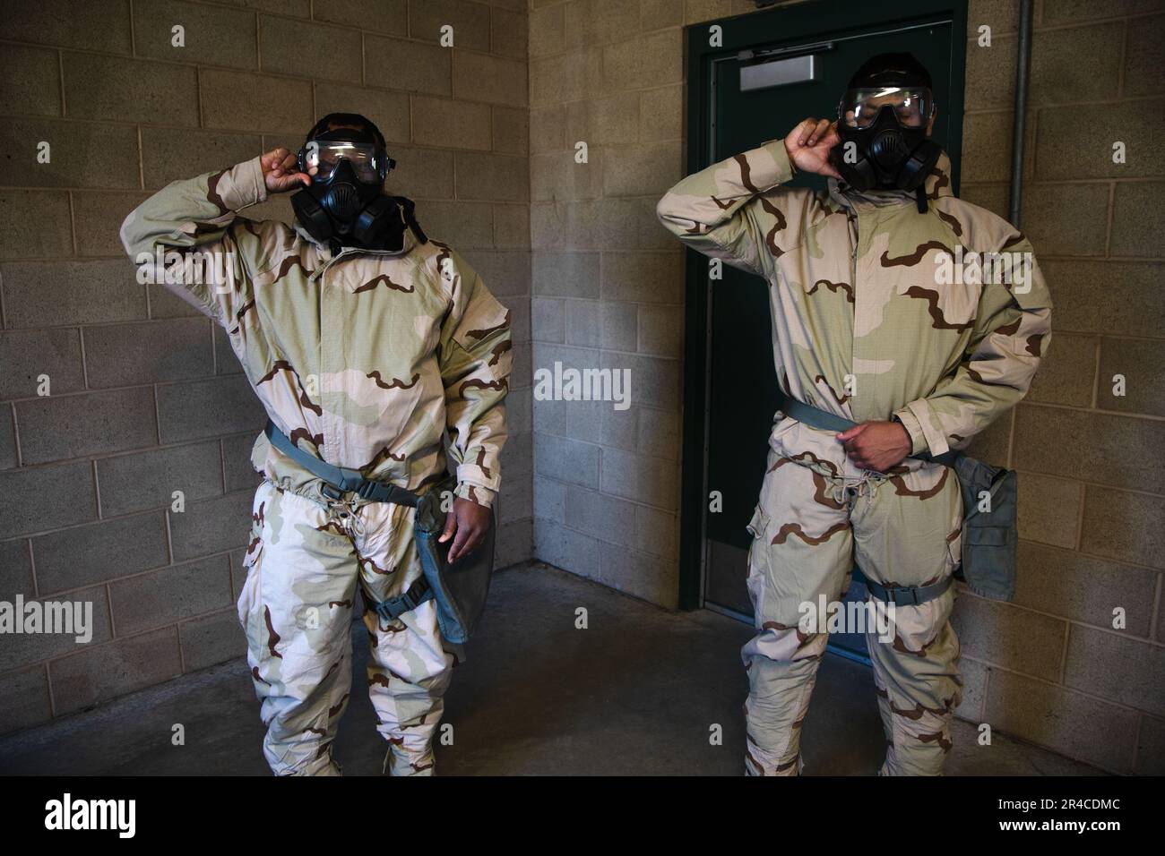 M50 joint service general purpose gas masks hi-res stock photography ...
