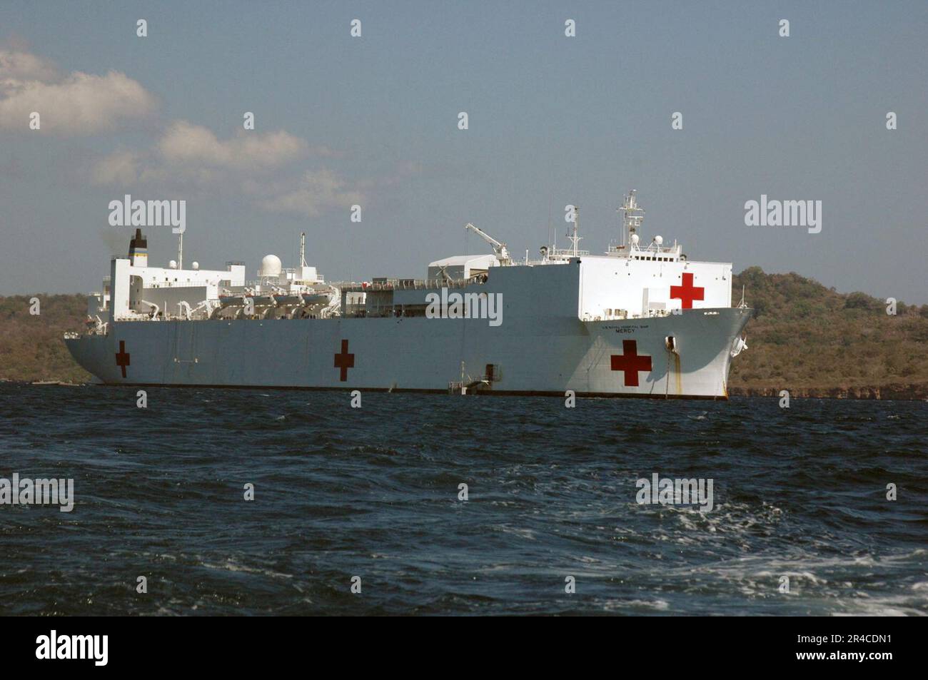 US Navy The Military Sealift Command (MSC) hospital ship USNS Mercy (T ...
