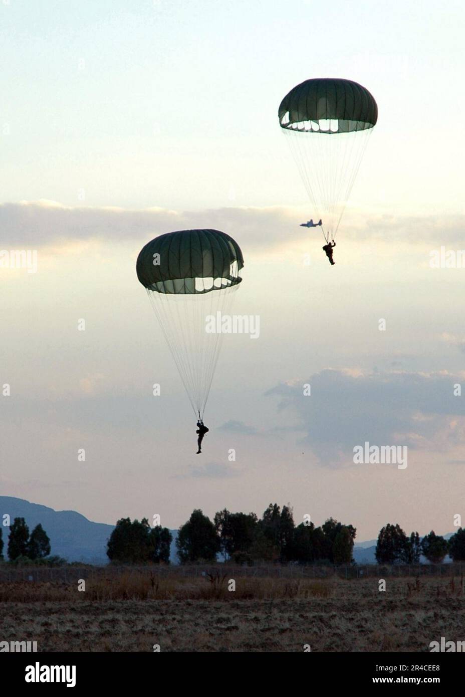 US Navy Members of Explosive Ordnance Mobile Unit Eight (EODMU-8 ...