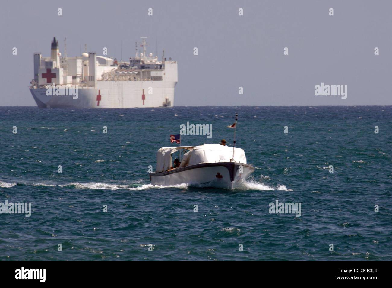 US Navy The Military Sealift Command hospital ship USNS Mercy (T-AH 19 ...