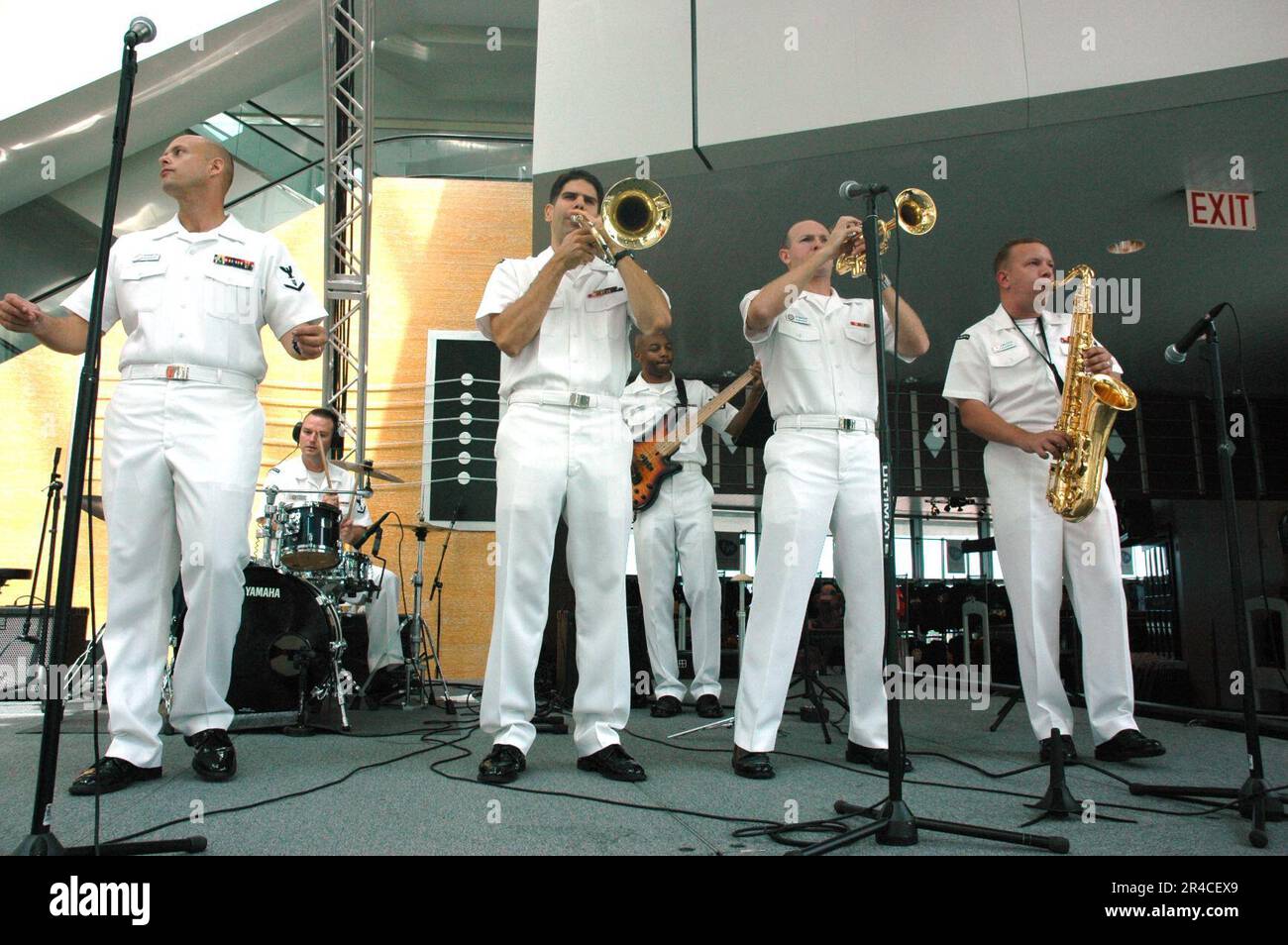 US Navy Navy Band Mid-South rock ensemble Freedom entertains visitors ...
