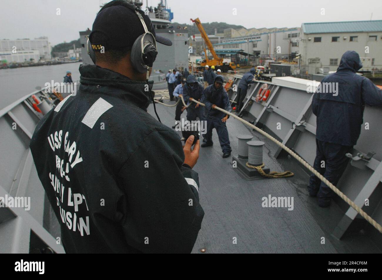 US Navy Sailors aboard the guided missile frigate USS Gary (FFG 51 ...