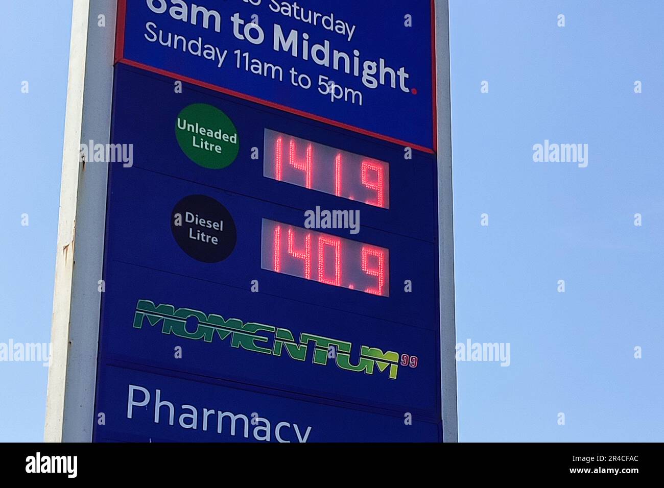 Petrol prices uk 2023 hi-res stock photography and images - Alamy