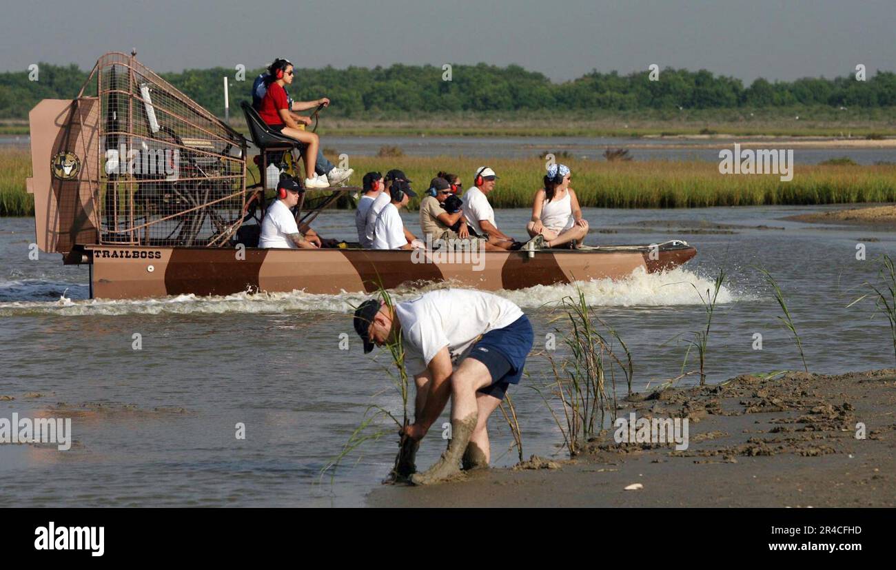 US Navy Sailors assigned to the attack submarine USS Texas (SSN 775 ...