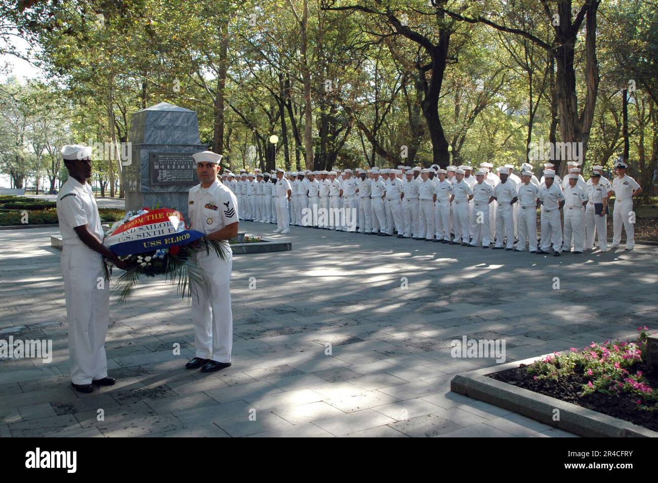 US Navy Sailors assigned to the guided missile frigate USS Elrod (FFG ...
