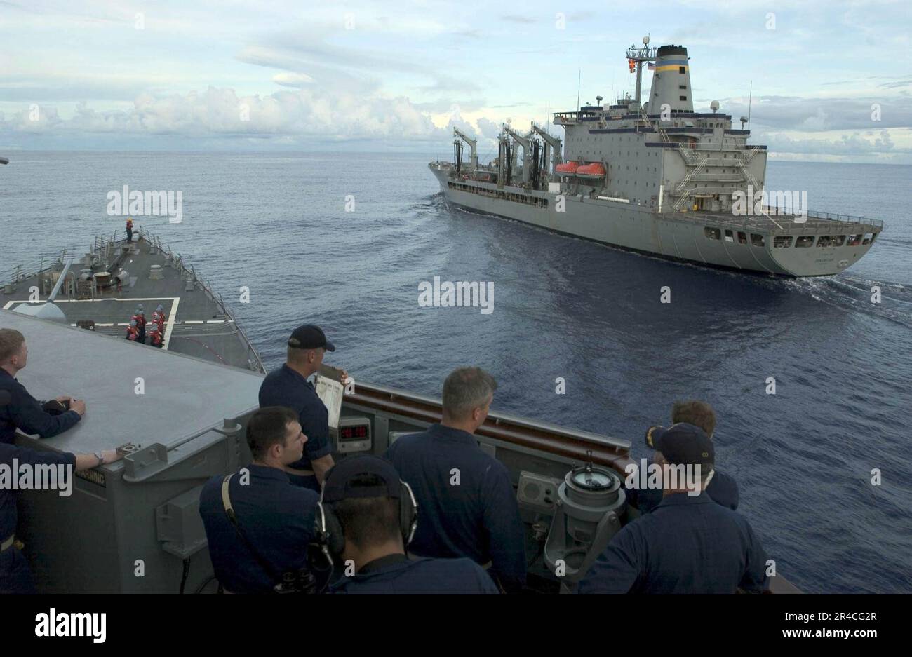 US Navy The Arleigh Burke-class guided missile destroyer USS Hopper ...