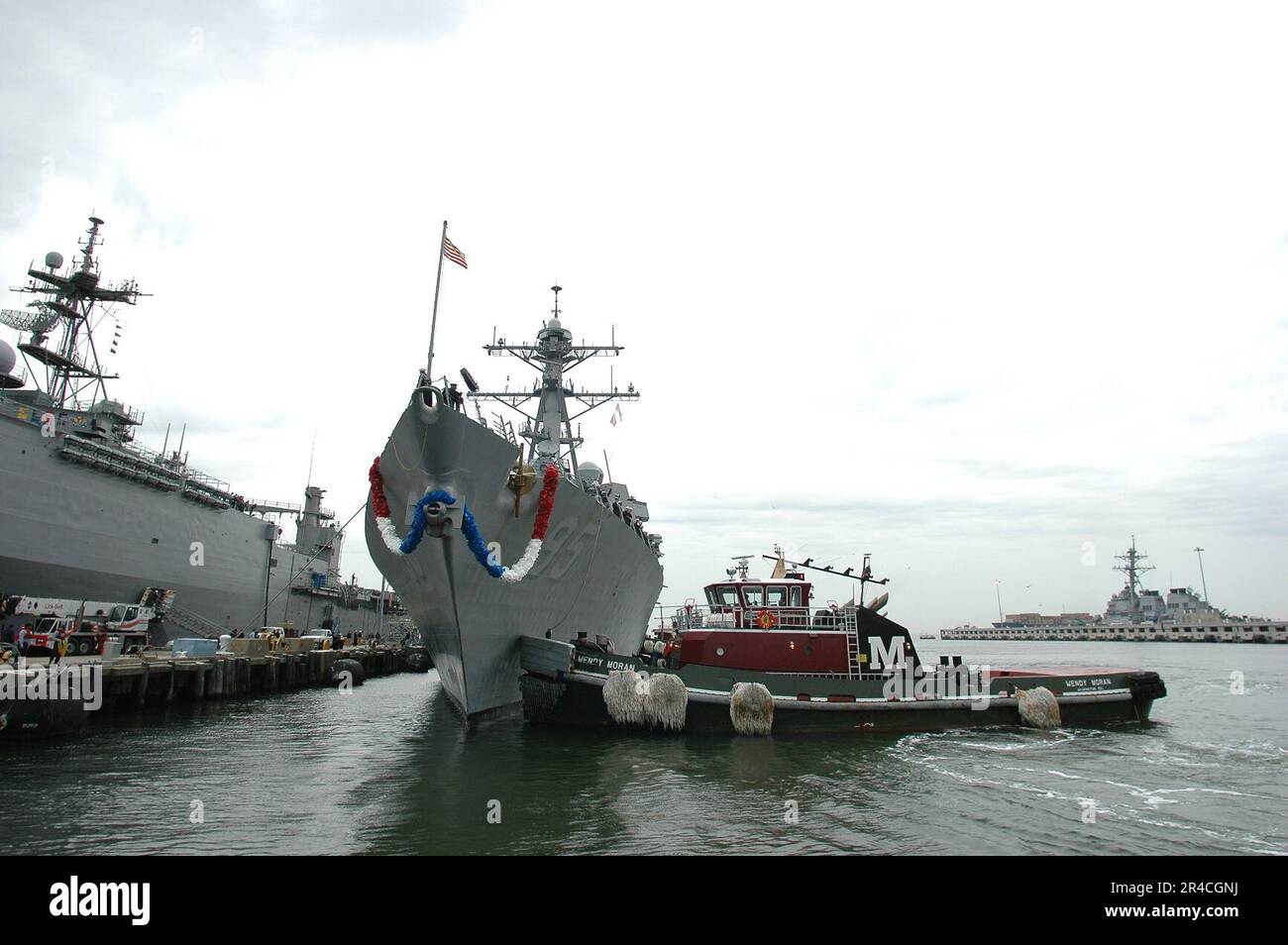 US Navy The guided-missile destroyer USS James E. Williams (DDG 95 ...