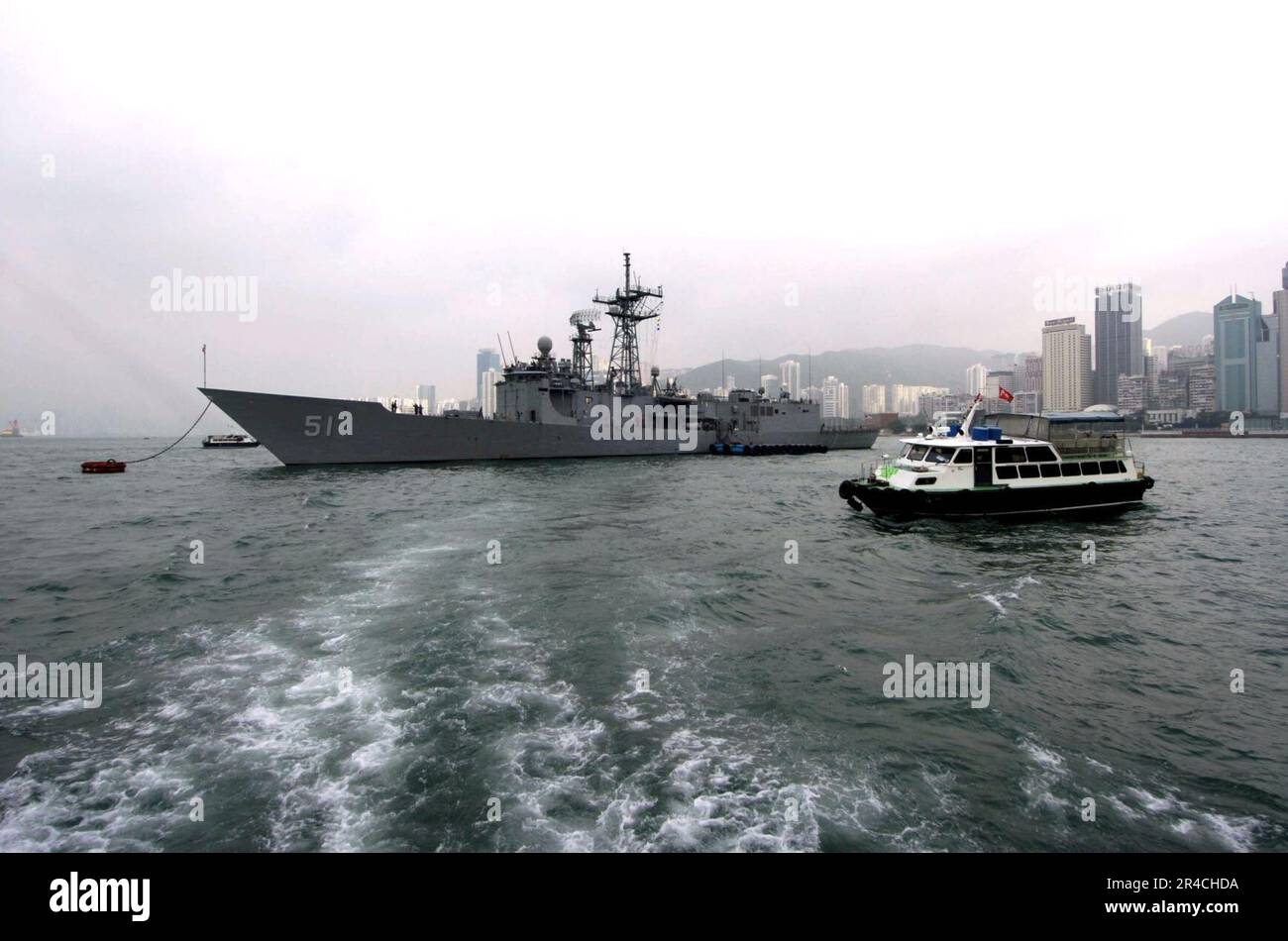 US Navy The guided-missile frigate USS Gary (FFG 51) prepares to depart ...