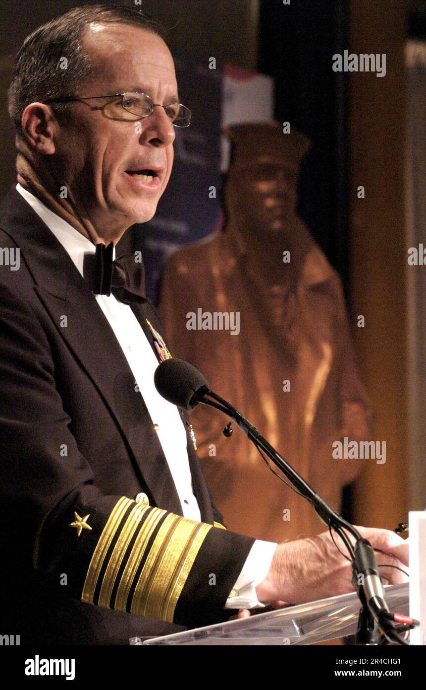 US Navy Chief of Naval Operations (CNO) Adm. Mike Mullen gives his ...