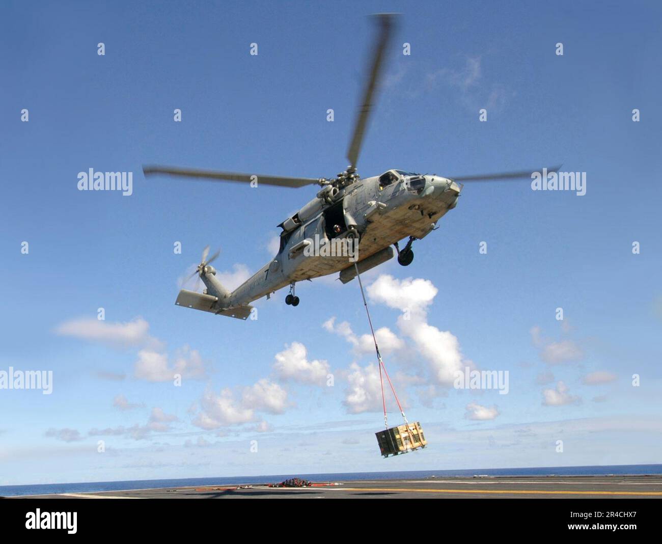 US Navy SH-60F Sea Hawk helicopter VERTREP Stock Photo - Alamy US Navy SH-60F Sea Hawk helicopter VERTREP Stock Photo - Alamy