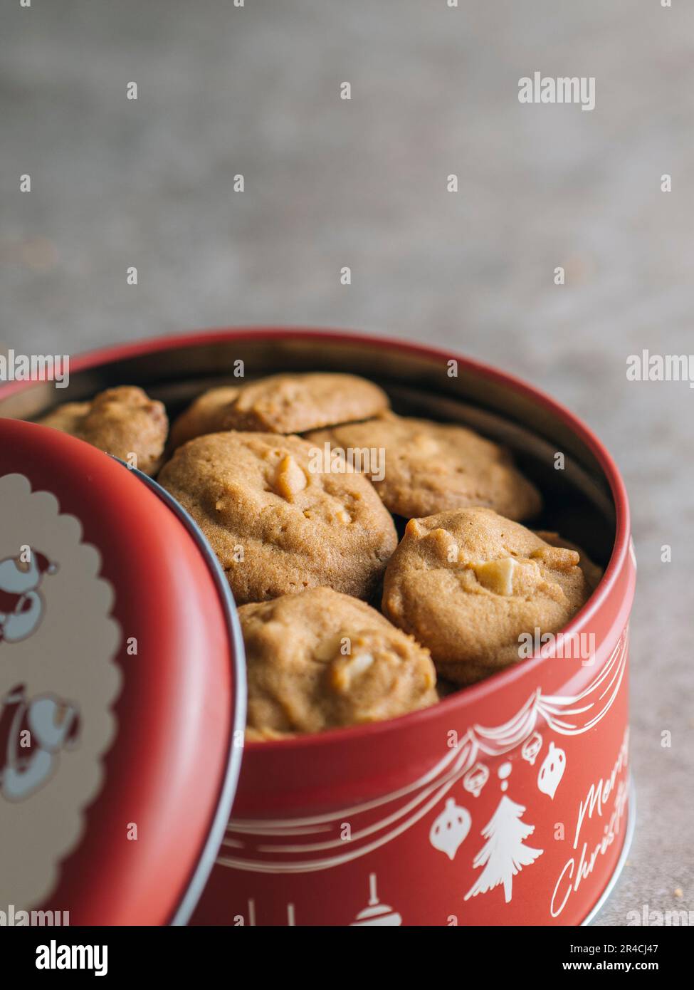 Cookies laid out in a Christmas tin shot from the top Stock Photo - Alamy