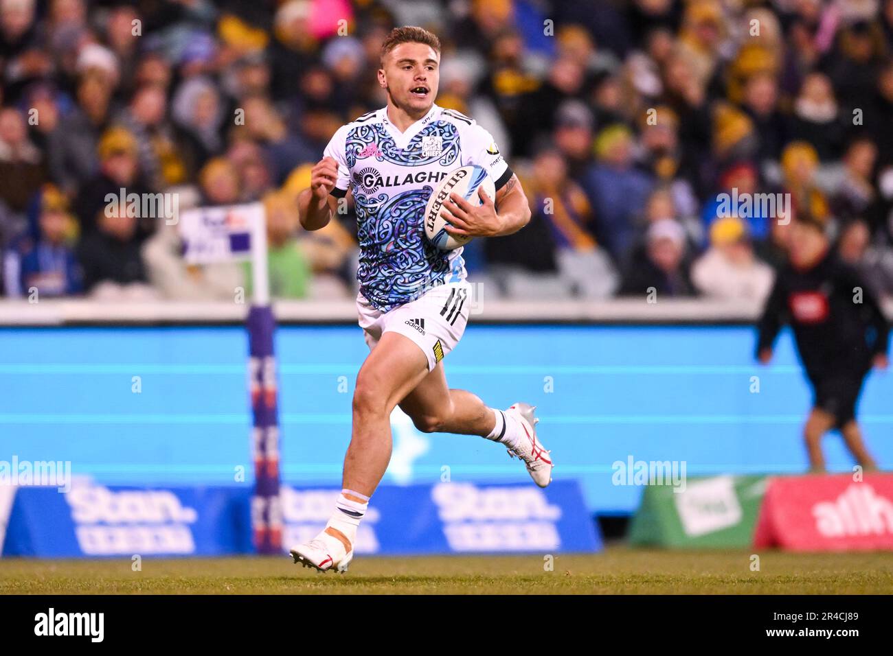 Cortez Ratima of the Chiefs makes a break to score a try during the ...