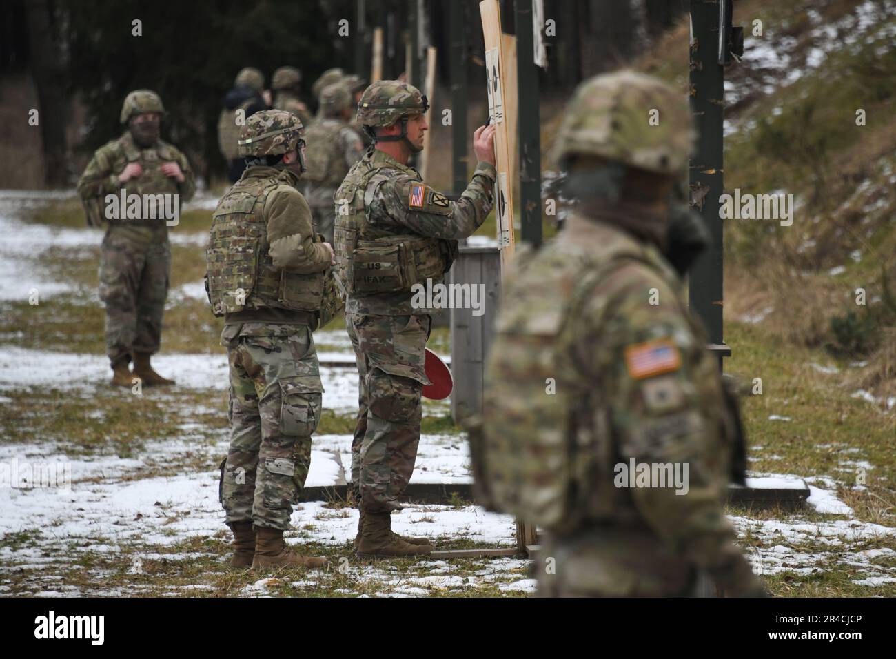U.S. Soldiers with 207th Military Intelligence Brigade check their ...