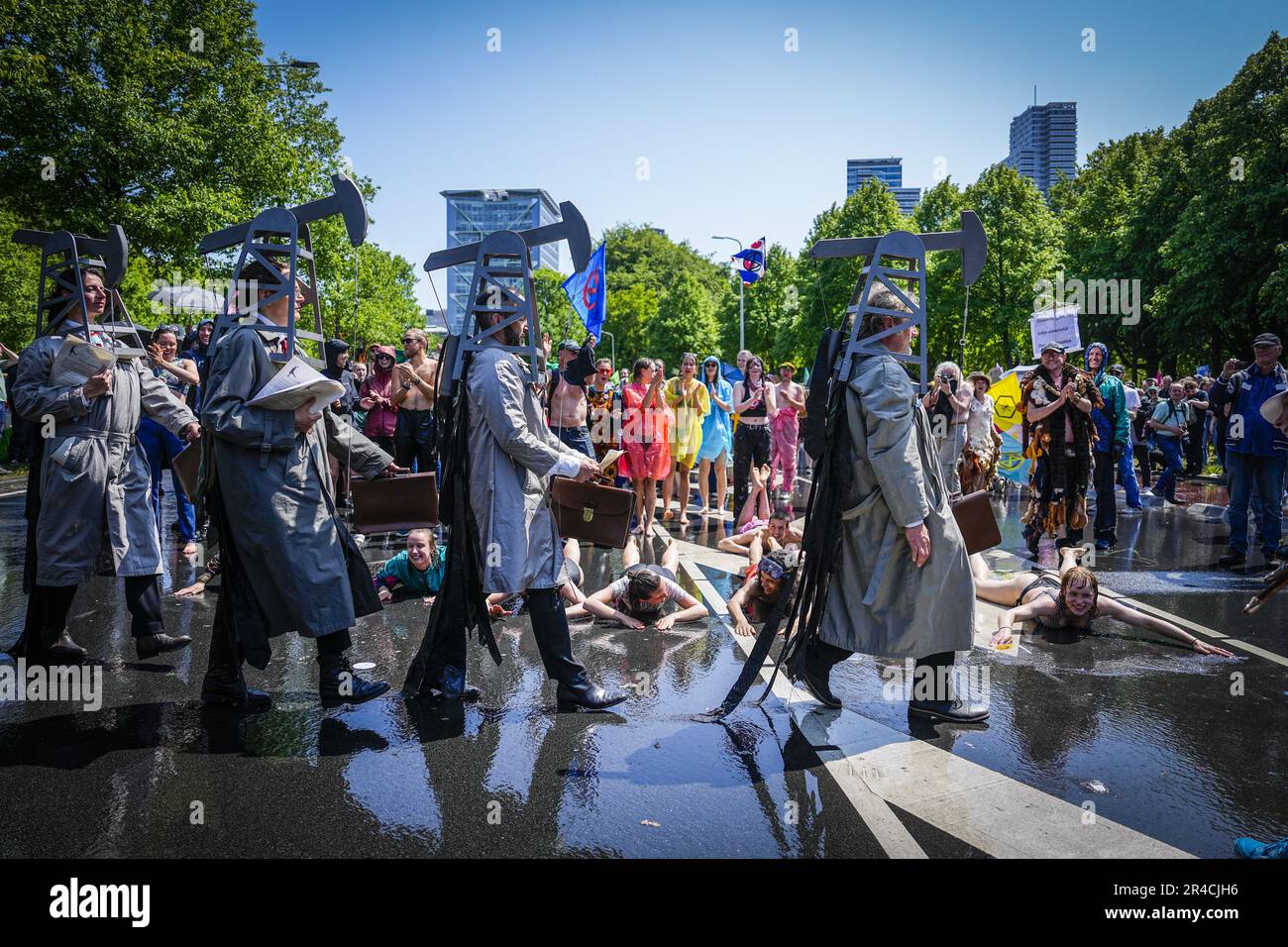 THE HAGUE - Extinction Rebellion activists block the A12 in The Hague ...