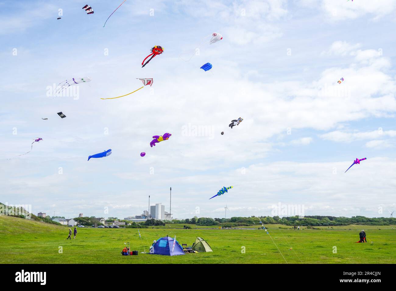 Irvine, UK. 27th May, 2023. Members from the the Kite Club of Scotland ...