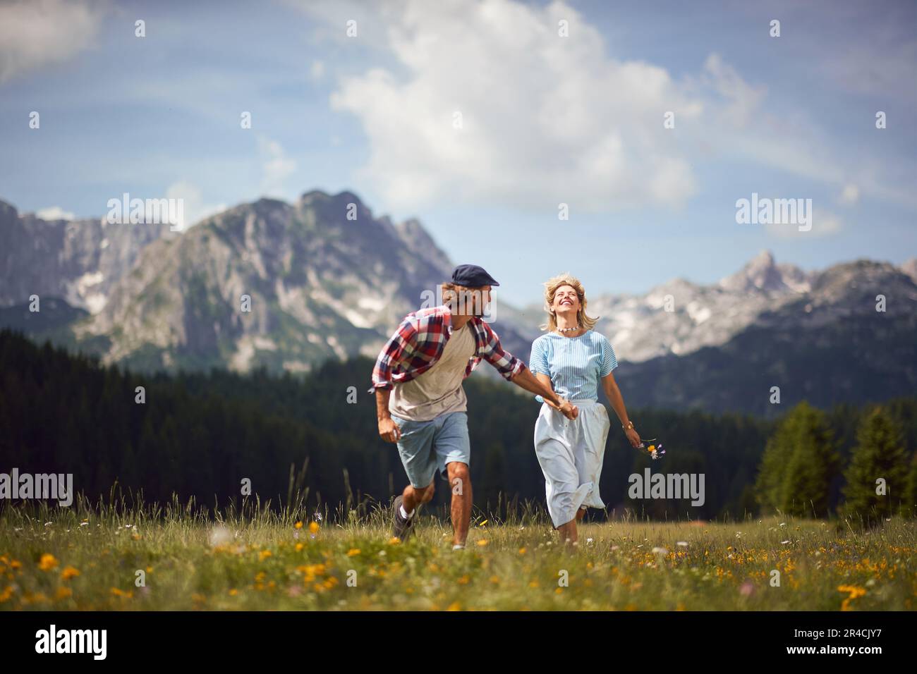 Young couple enjoying beautiful hi-res stock photography and images - Alamy